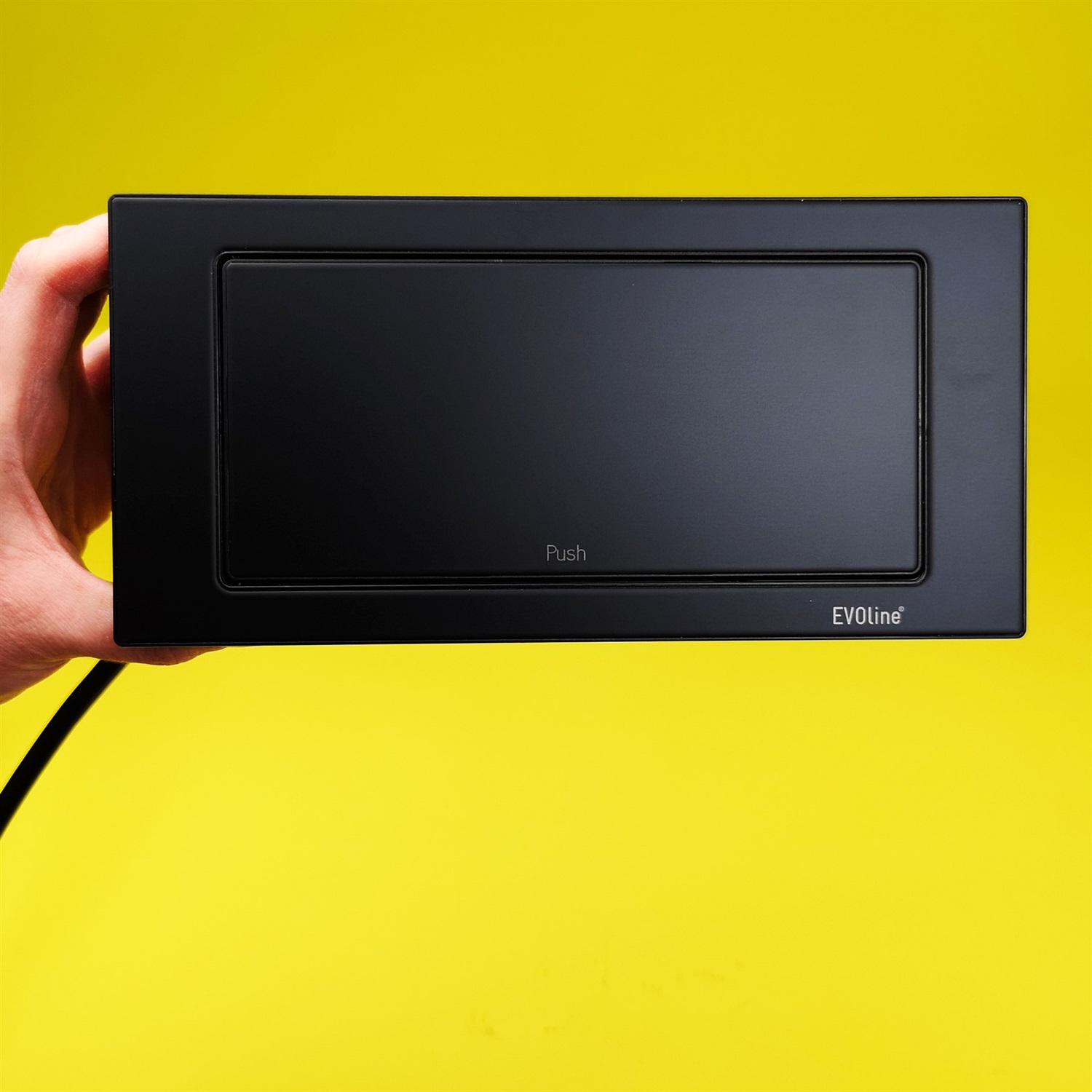 Køb BackFlip stikkontakt til bordplade i mat sort her