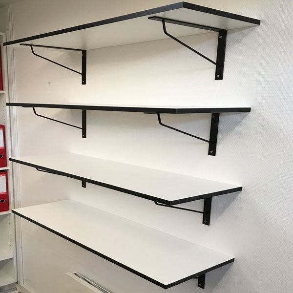 Køb hyldeknægt i sort - stor hos Køkkenfornyelse